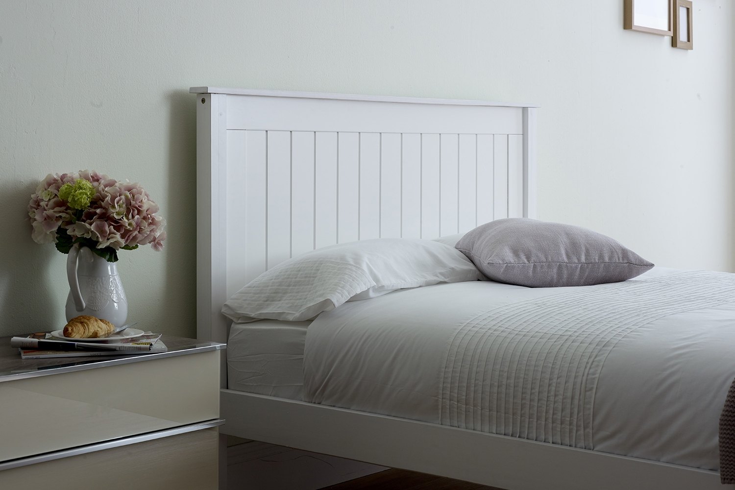 Taurean Wood Bed in White | Furniture World