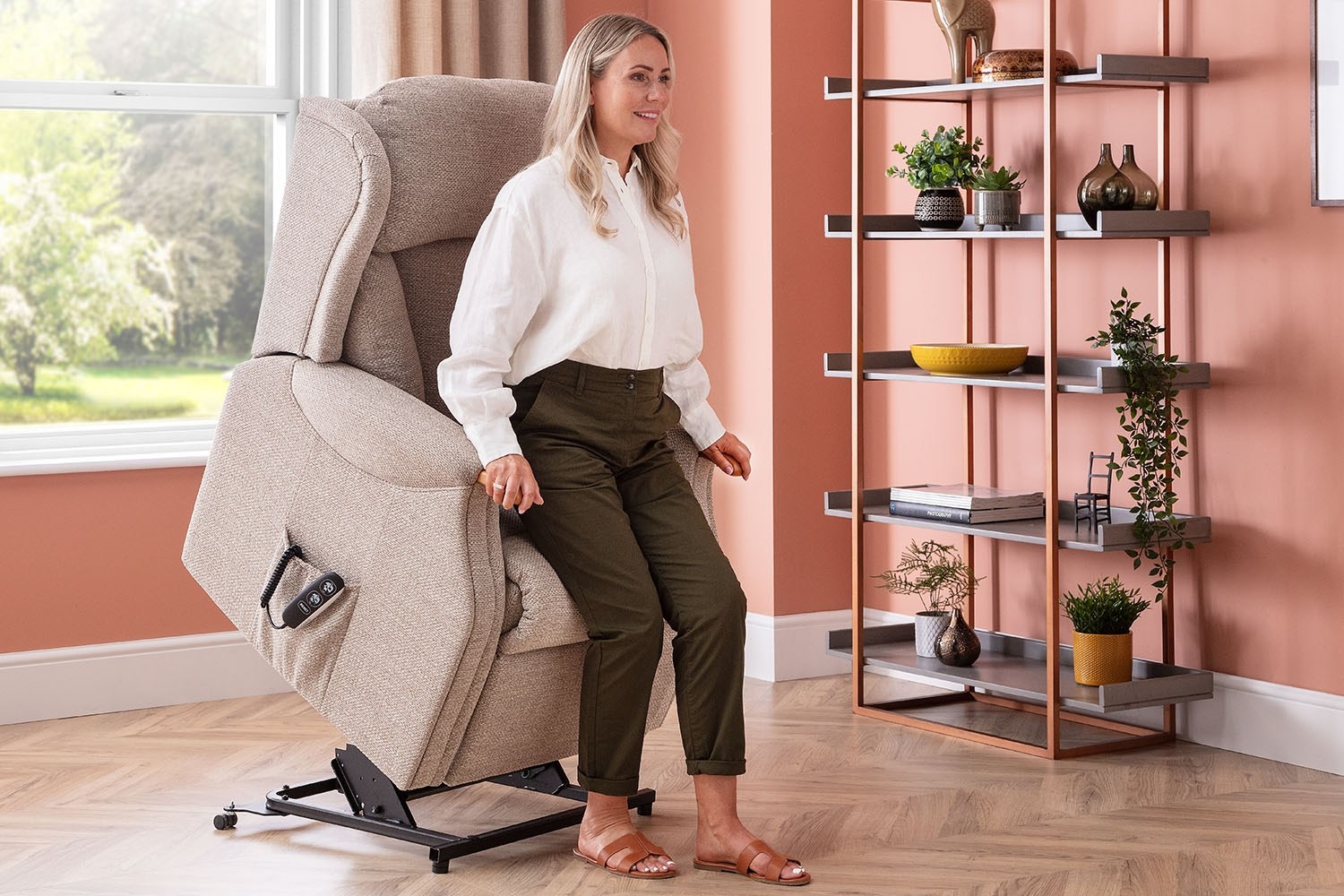 Celebrity Furniture Canterbury Petite Motor Riser Recliner Chair ...