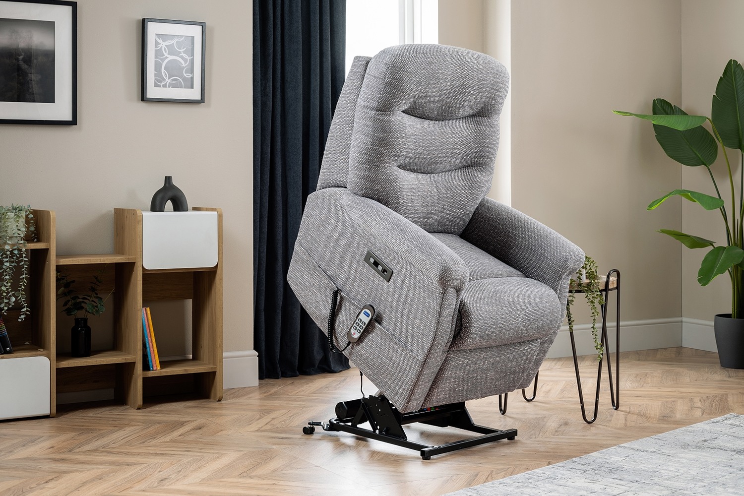 Celebrity Furniture Hollingwell Standard Cloud Zero Riser Recliner ...