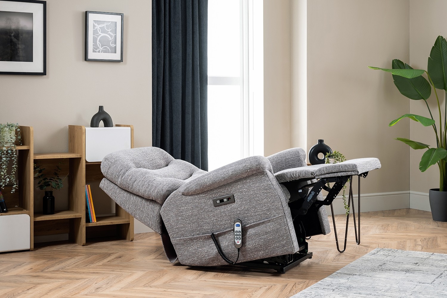 Celebrity Furniture Hollingwell Grande Cloud Zero Riser Recliner Chair ...