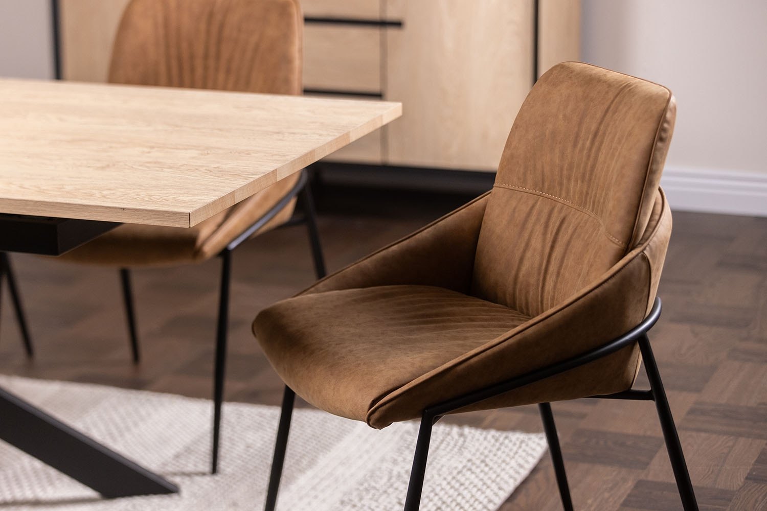 Jaxon Oak Finish 160-220cm Ext Dining Table Set with x4 Jackson Chairs ...